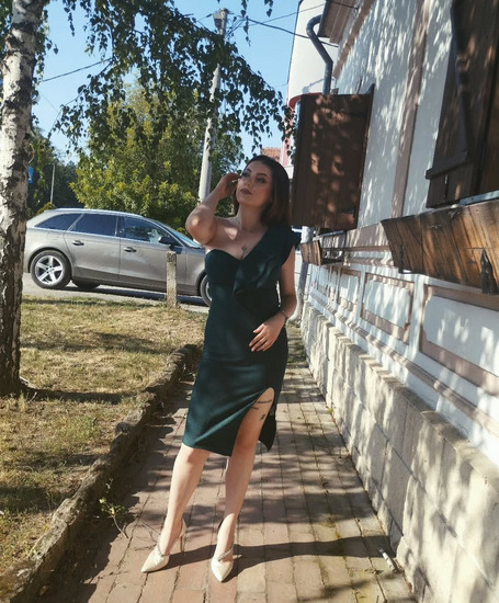Elegantna haljina tamno zelene boje