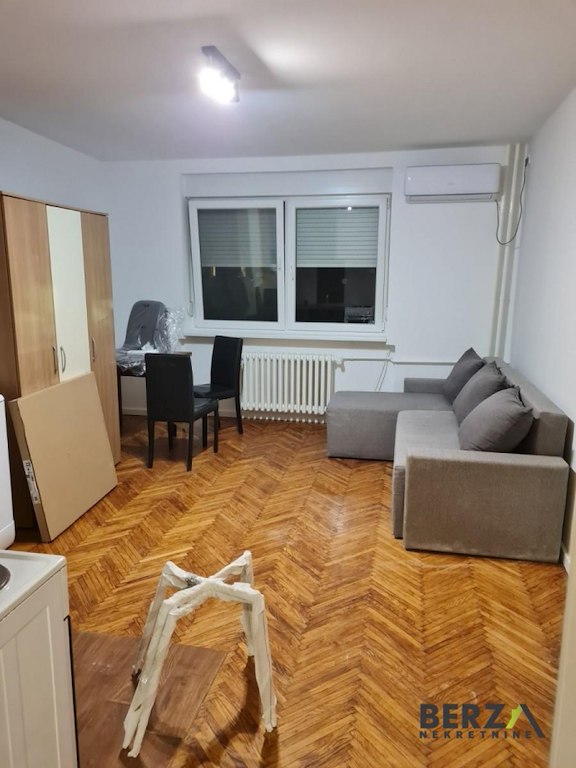 KOMPLETNO RENOVIRAN I NAMEŠTEN DVOSOBAN STAN - CENTAR, KOD RIBLJE PIJACE