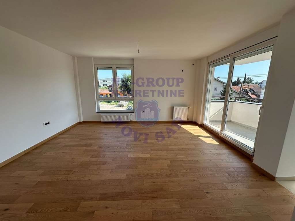 Trosoban stan na Bulevaru Evrope 76m2