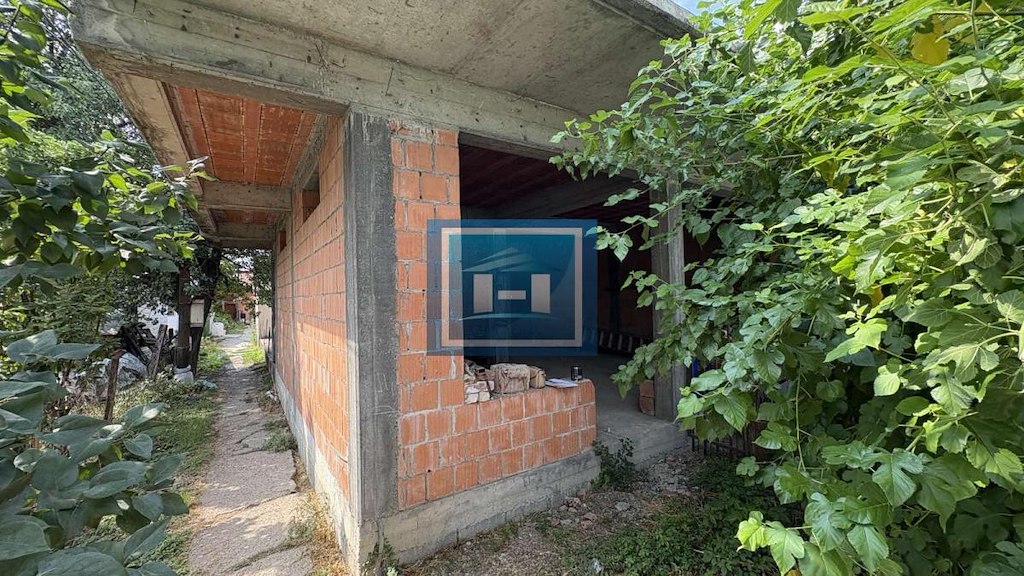 Na prodaju kuća u sivoj fazi – odlična lokacija, velika prilika