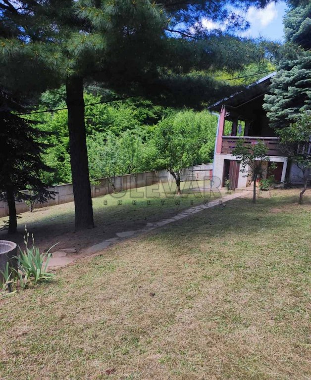 Vikendica sa placem, Gornji Barbeš, Seličevica