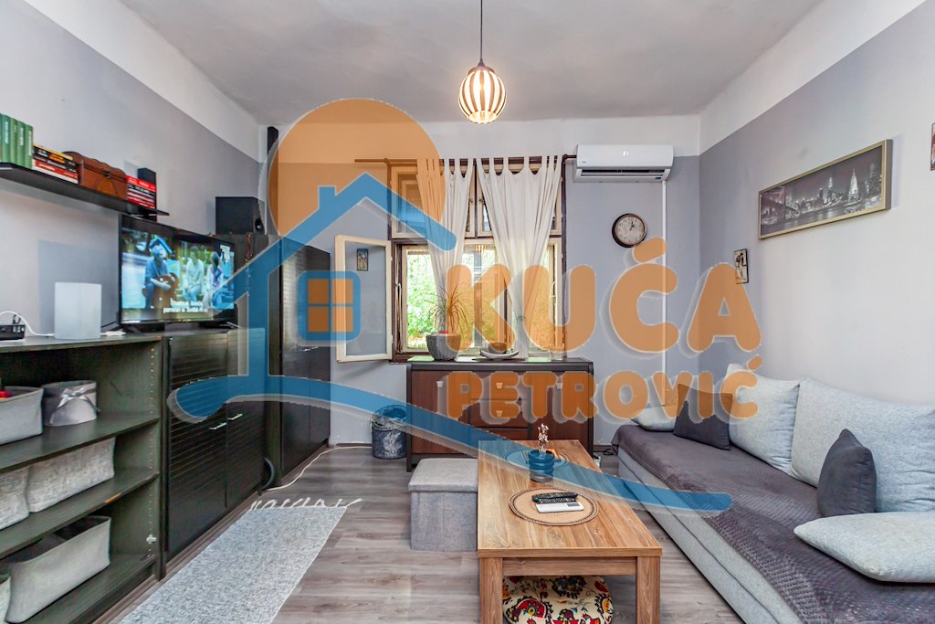 Kuća u centru grada, 68 m2, plac 174 m2