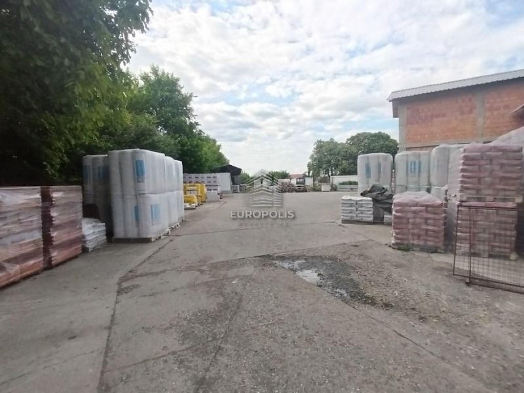 Građevinsko zemljište 61a+poslovni prostor 500m2 ID#7688
