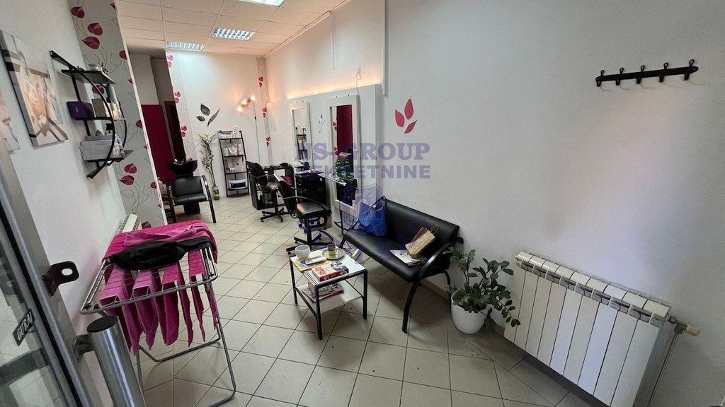 Na prodaju ulični lokal u radu površine 25 m²