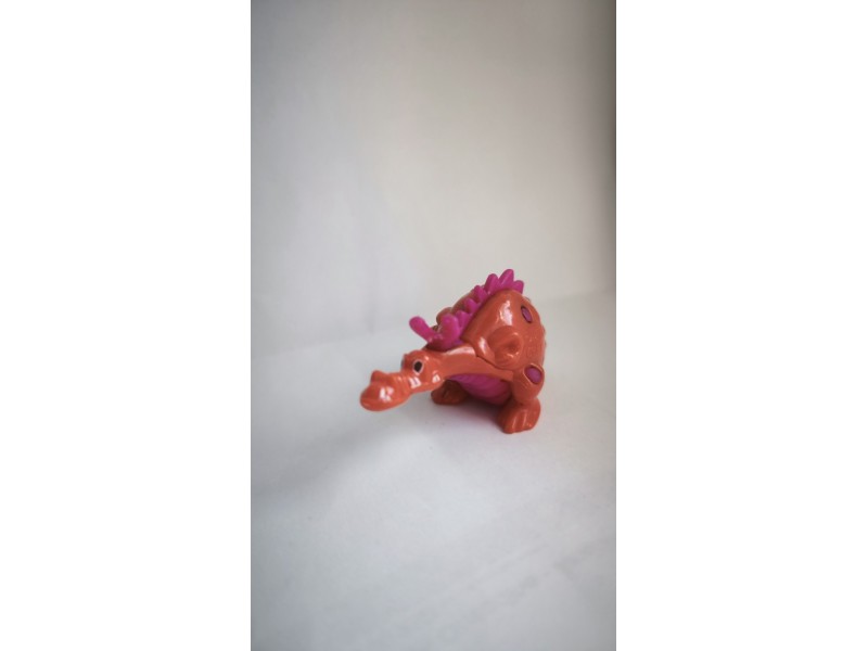 Kinder figurica MPG C49 crvena aždajica