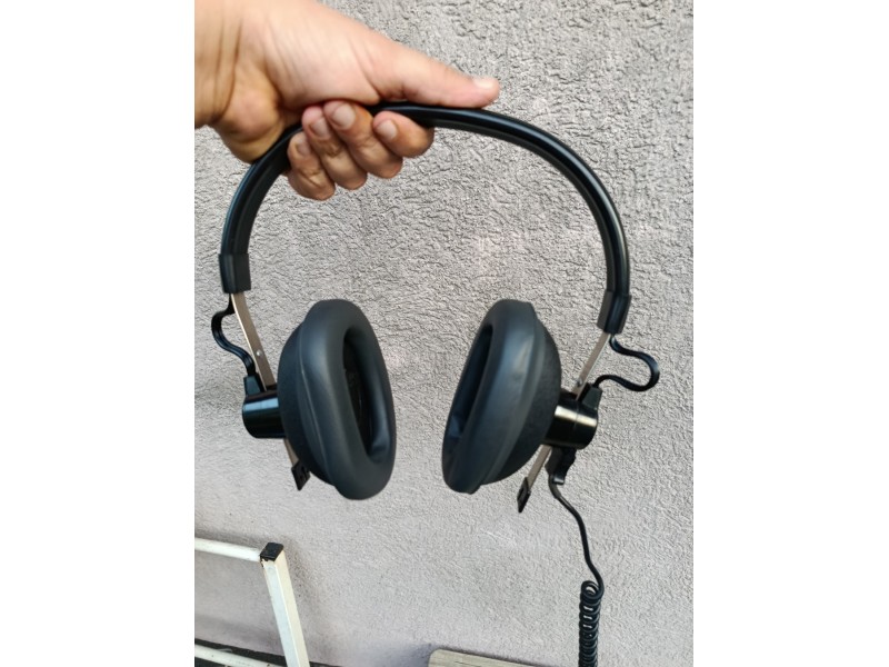 Profesionalne slusalice MB Electronic K-600