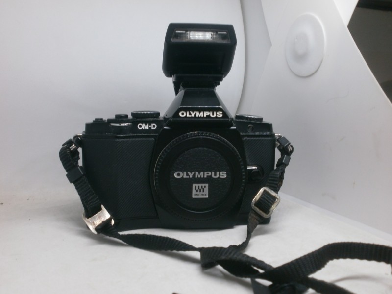 Olympus OM-D E-M5 16.1 MP black br.okid. 10.000