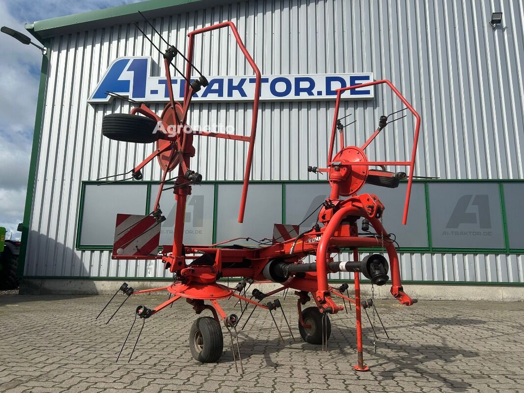 Kuhn GF 502 prevrtač sena