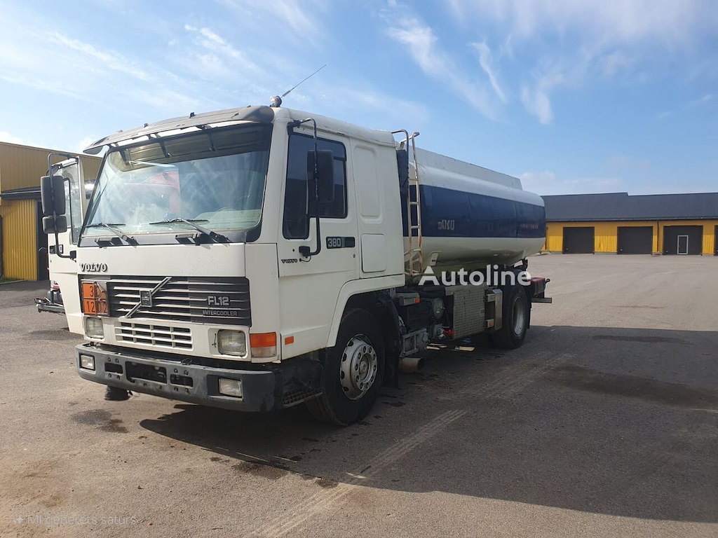 Volvo FL12 autocisterna