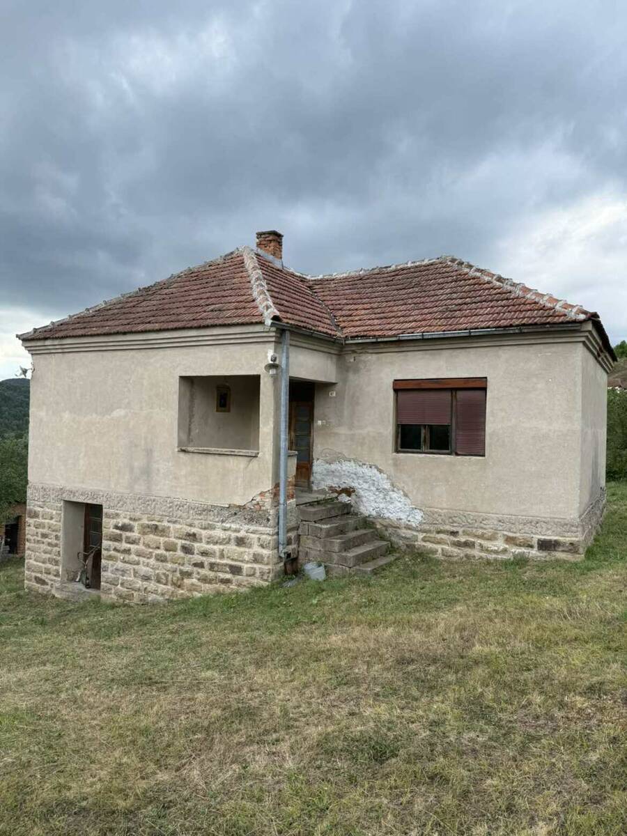 Prodajem kucu u selu Viča-Lučani