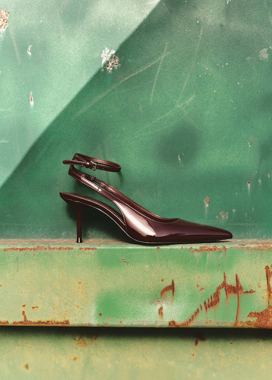 Patent heeled shoes