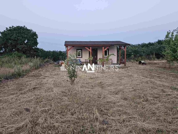 Surčin, Progar, vikendica 50m2 i zemljište od 15,75 ari ID#21996