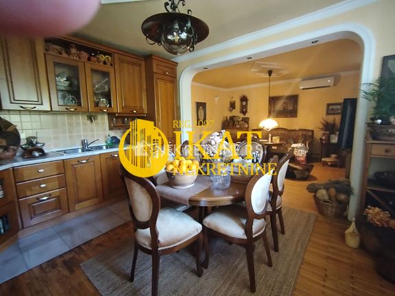 Palilula, Luksuzna porodična kuća, Borča 250m2 ID#4500
