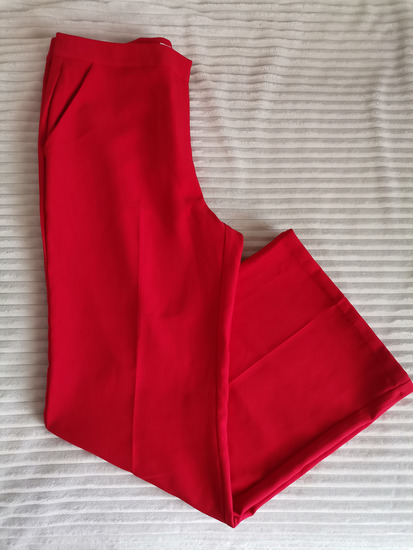 Crvene elegantne pantalone