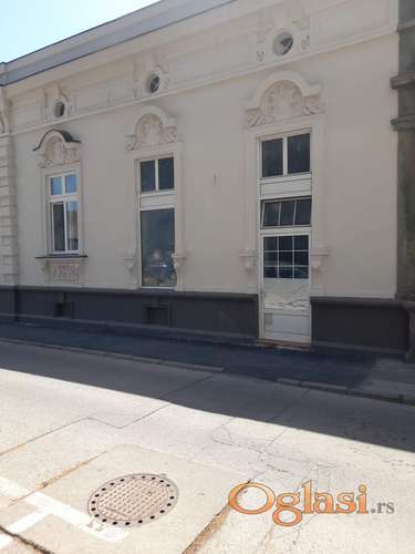 Stambeno-poslovna zgrada u centru Sremske Mitrovice