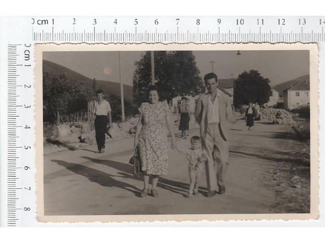 Porodična šetnja - Drvar 1954