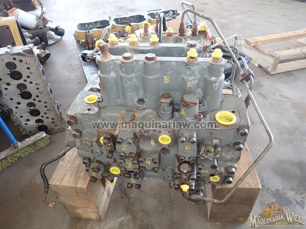 C0170-55945 hidraulični razvodnik za John Deere 350C buldožera