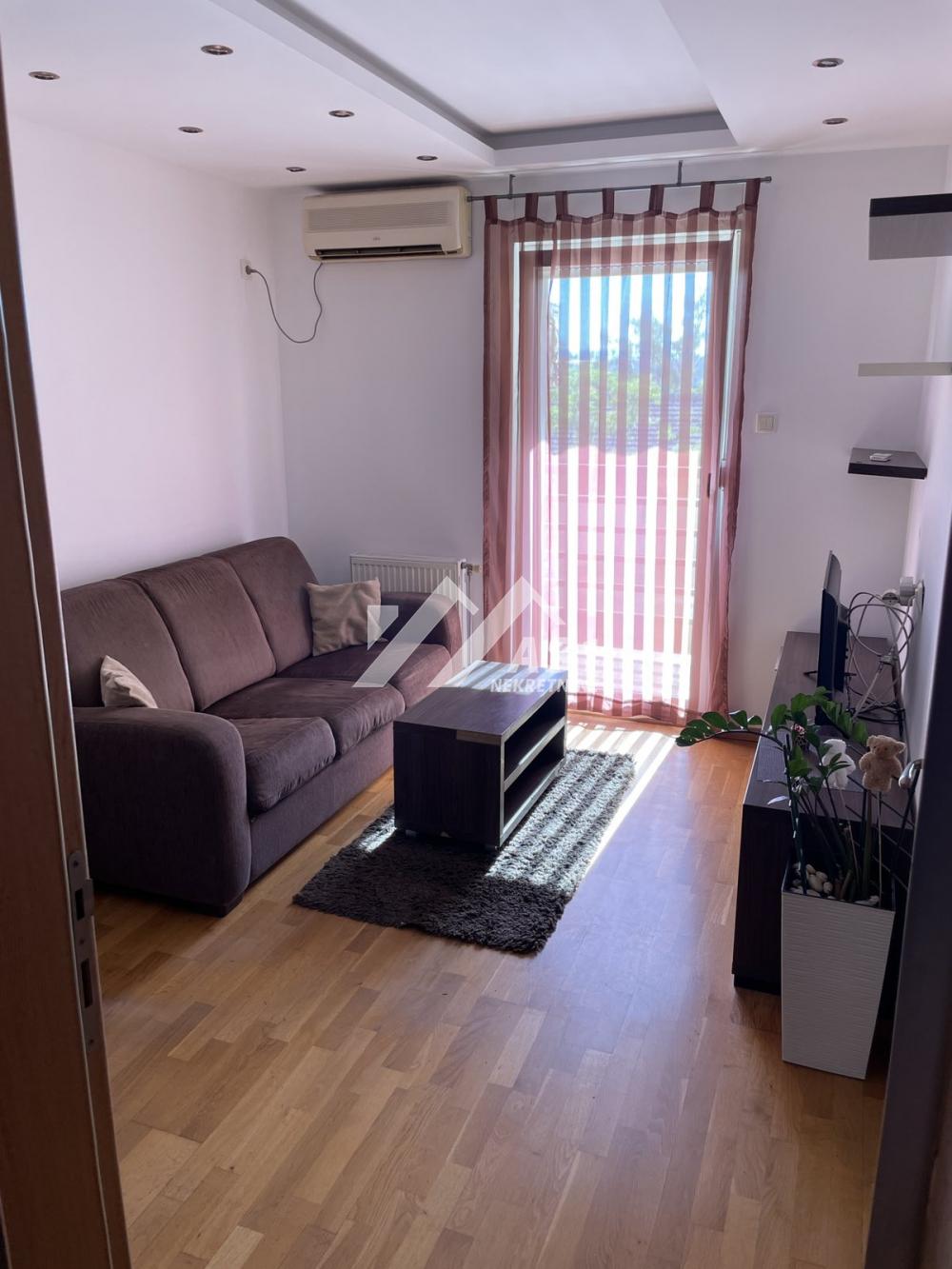 IZDAJE SE JEDNOIPOSOBAN STAN NA BULEVARU EVROPE-PET FRIENDLY ID#3245 400 €