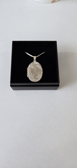 Srebrni medaljon sa gravurom