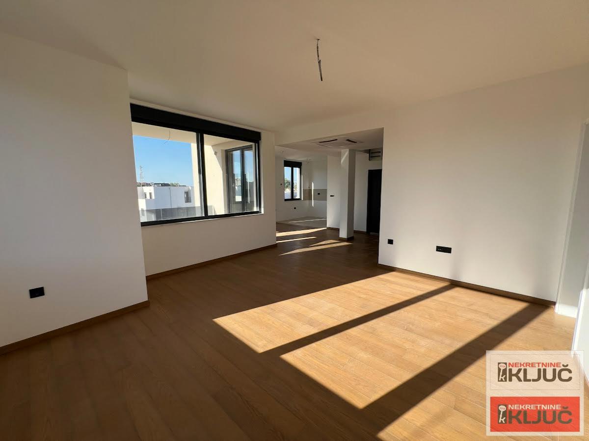 TELEP, 142 m2+KROVNA Terasa 150m2+2 parking mesta, Petosoban sa pdv