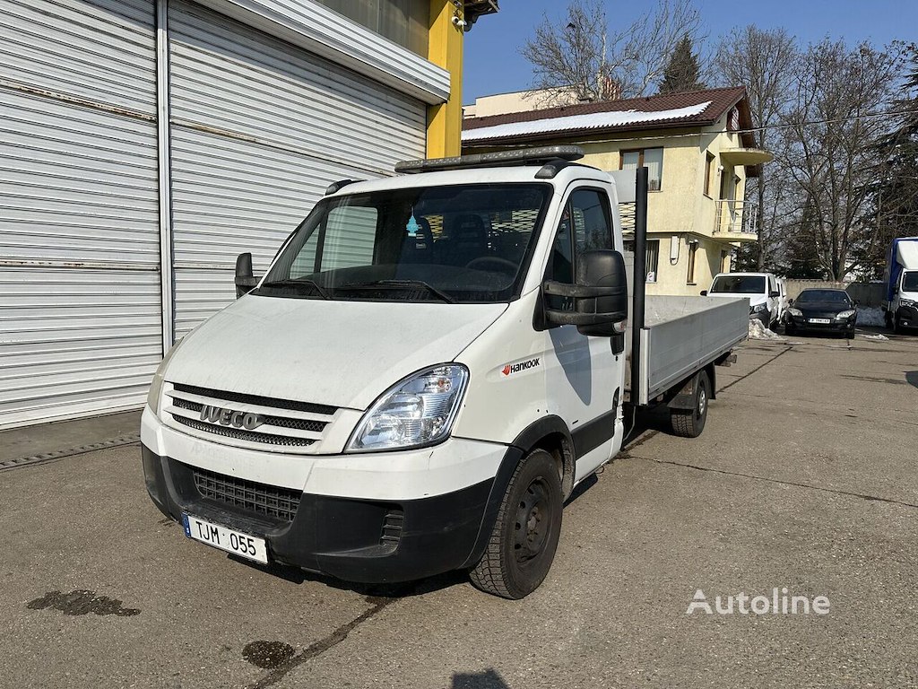 IVECO 35S 18 kamion s ravnom platformom < 3.5t