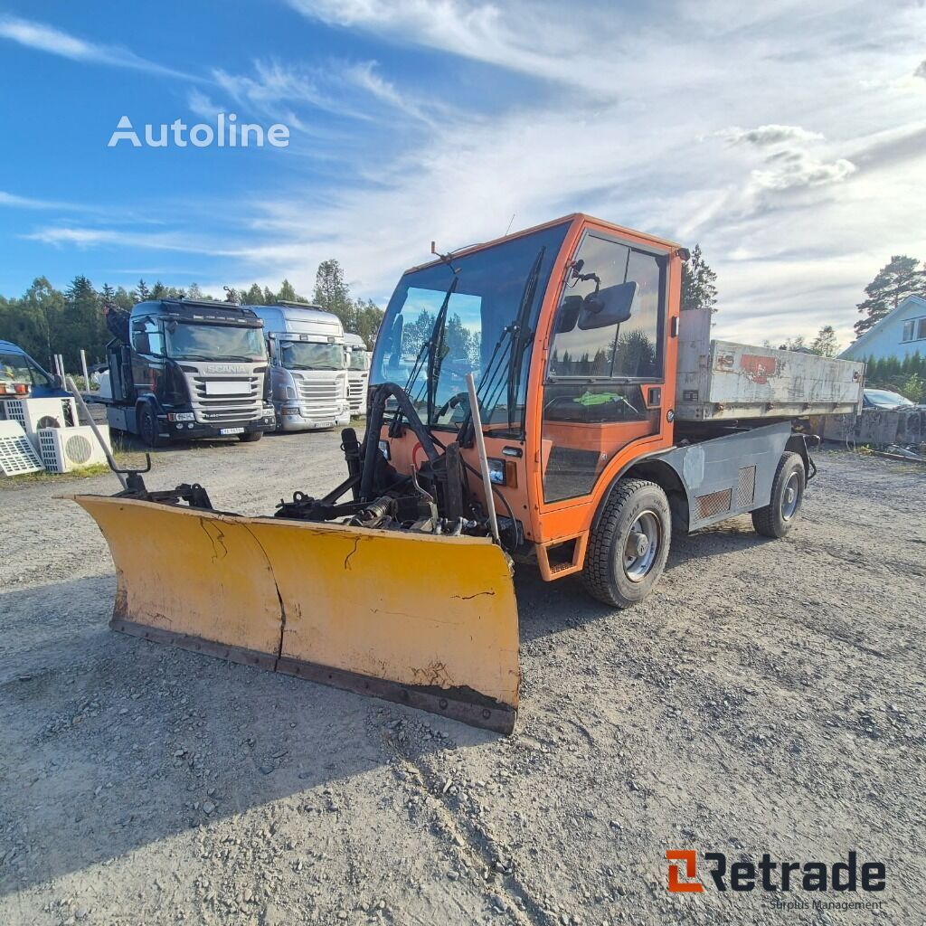 Prodaje se IVECO Lasteplanbil Iveco univerzalnu komunalnu mašinu na aukciji