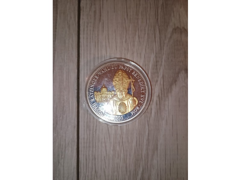 Kovanica posvecena Papi Benediktu XVI iz 2005 god