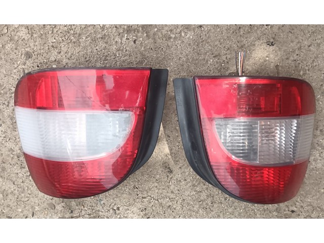 ZADNJE ŠTOP LAMPE RENO SENIK 1