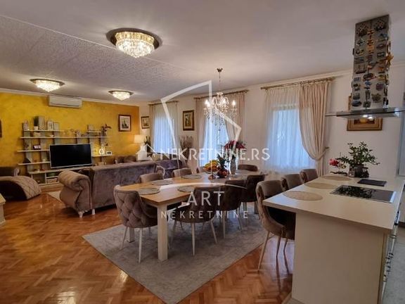 Luks kuća , 5.5ari, mereno 500m2 ID#6372
