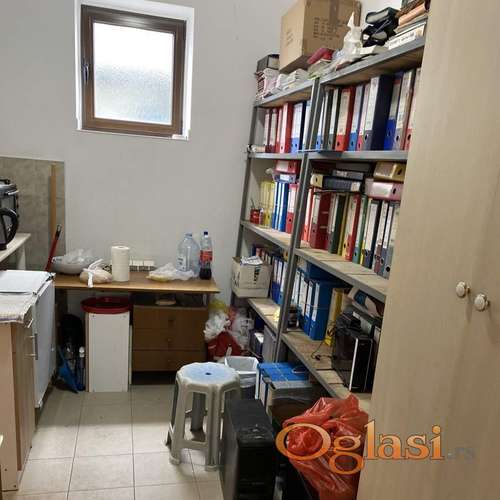 Izdaje se lokal u Sremskoj Kamenici površine 55m2.
