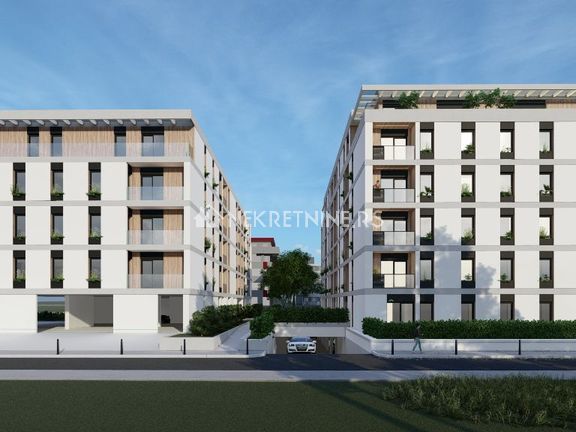 Useljiv stan u prizemlju 79,03 m2 sa dvoristem 100 m2