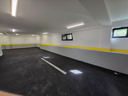 Premium garaža 70m2 i prilaz 46m2 - Krunska