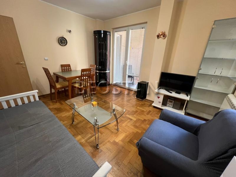 Širi centar - Vozdovac #63695 450 €