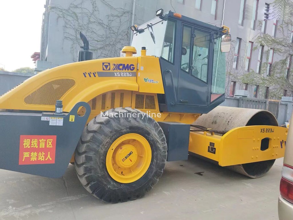 XCMG XS223J kompaktor s jednim valjkom