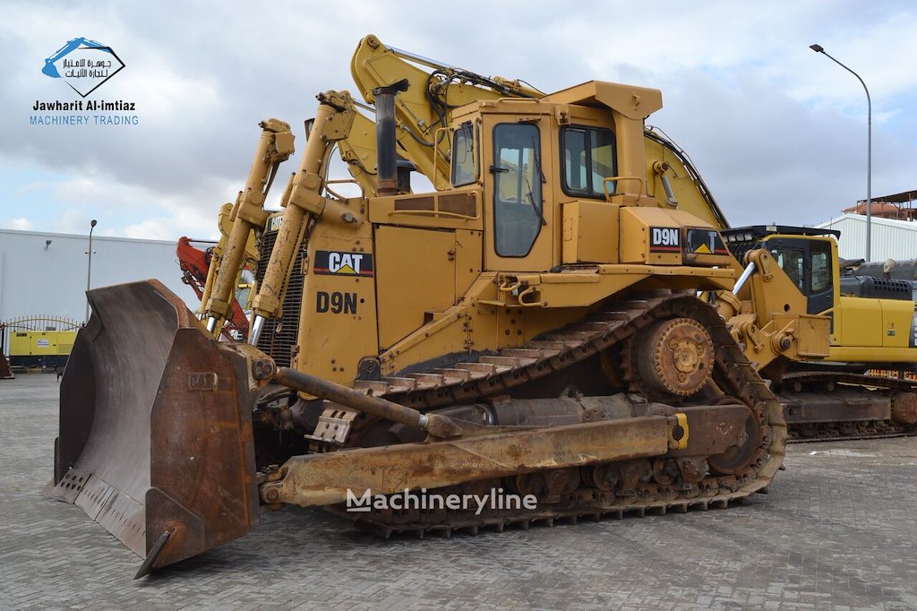 Caterpillar D9N buldožer