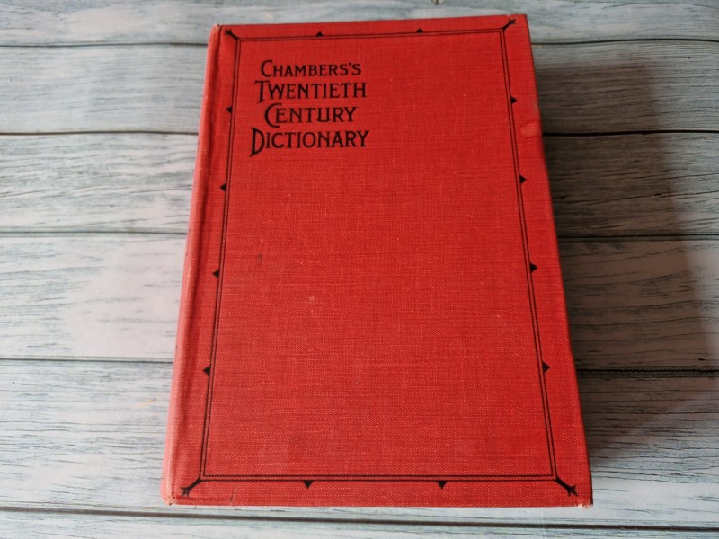 CHAMBERSS TWENTIETH CENTURY DICTIONARY - 1947