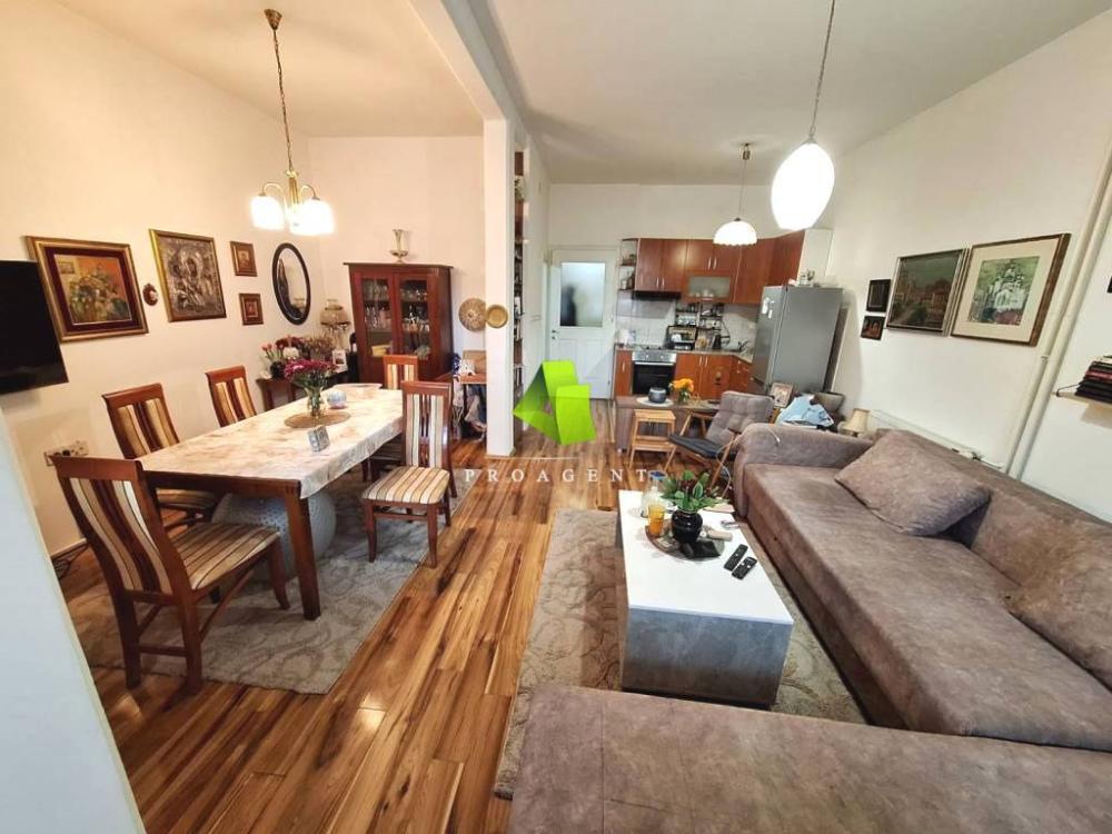 Kuća na prodaju, 300m2, 400.000€