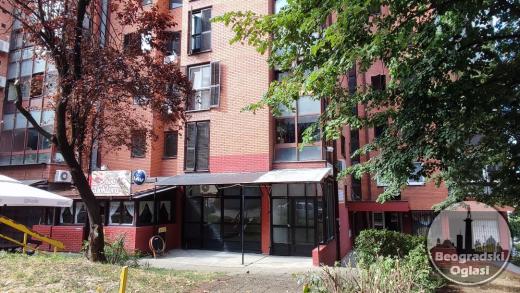 Ulicni lokal Banovo brdo 45m2