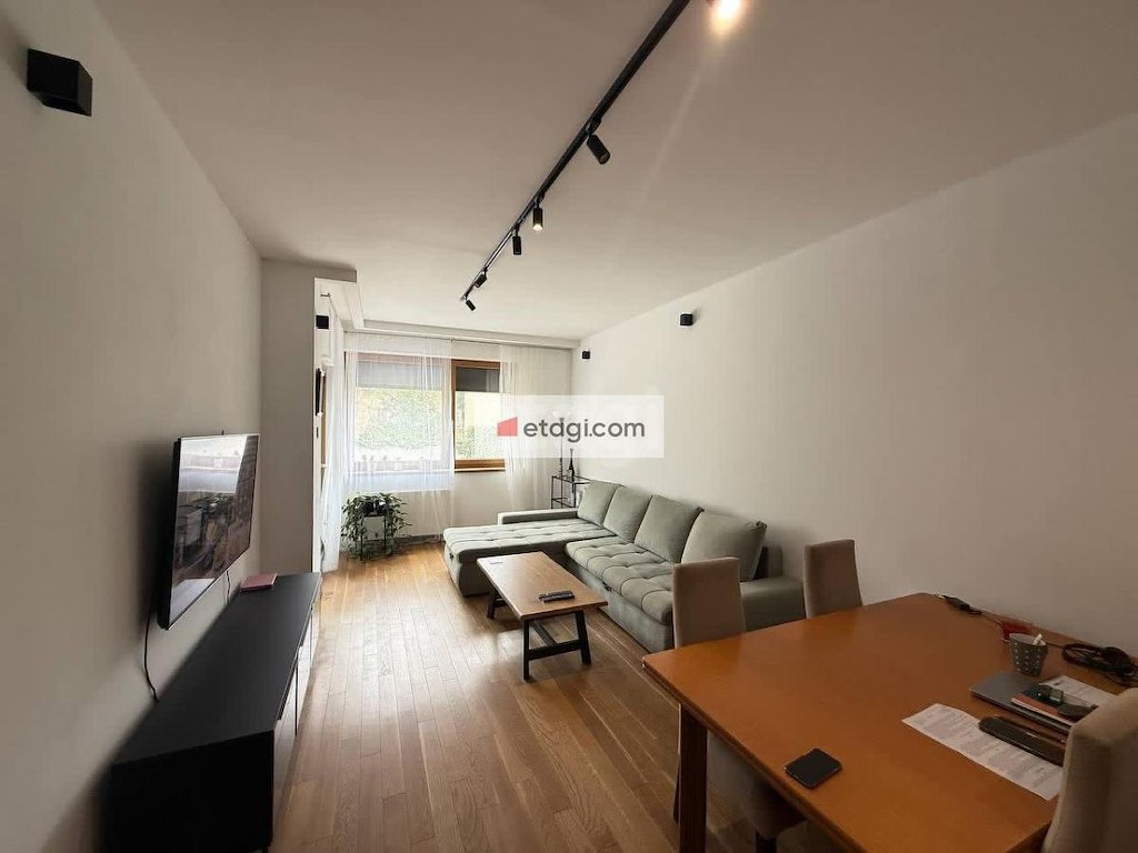 IZUZETNA PRILIKA – DVA STANA NA ISTOJ ETAŽI (94 m² + 40 m²) NA DORĆOLU