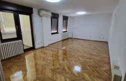 Odličan renoviran dvosoban stan-sajam