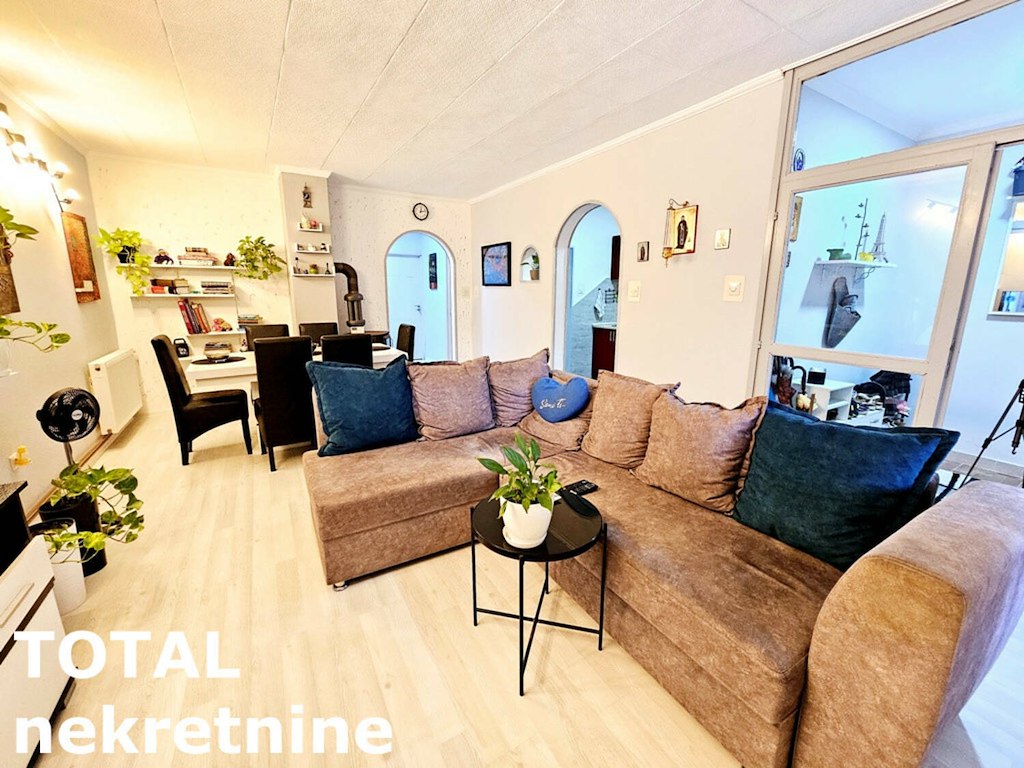 Dvoiposoban stan PETROVARADIN, 144200€
