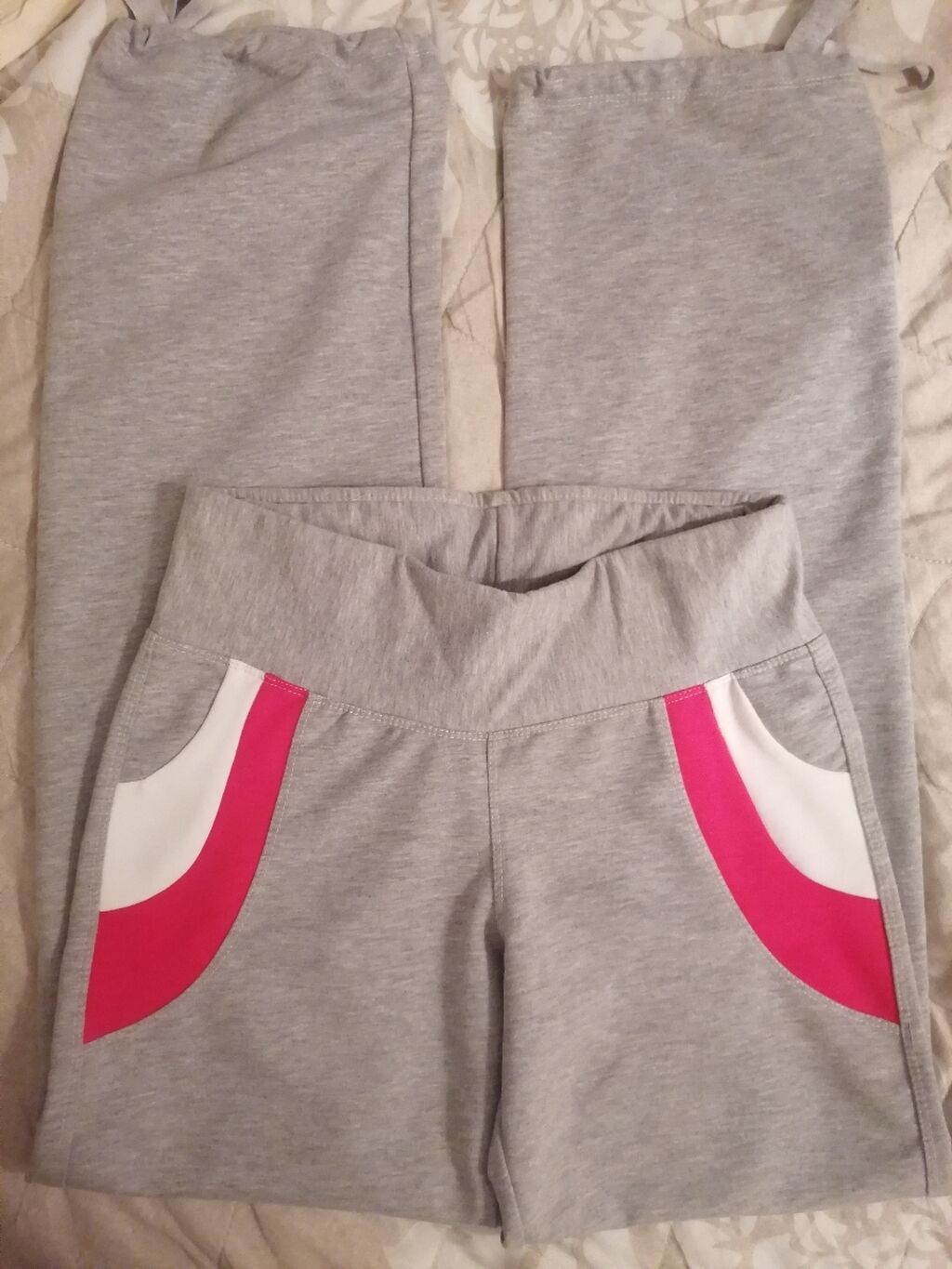 Donji deo trenerke vel:M, nova, pamuk