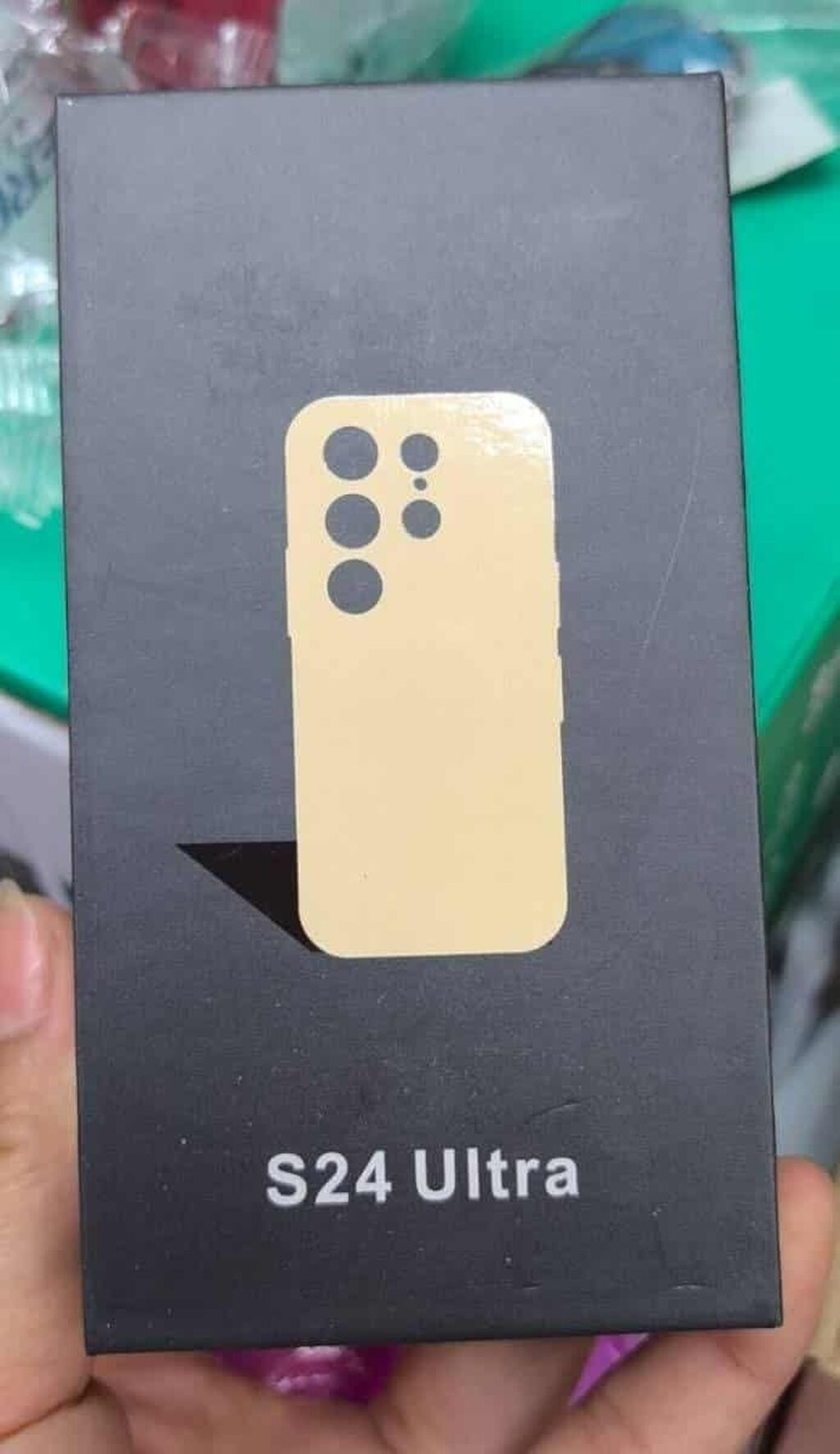 Predstavljamo kompaktni pametni telefon S24 Ultra, dizajniran za