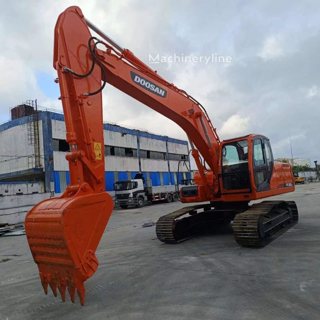 Doosan DX225LC bager guseničar