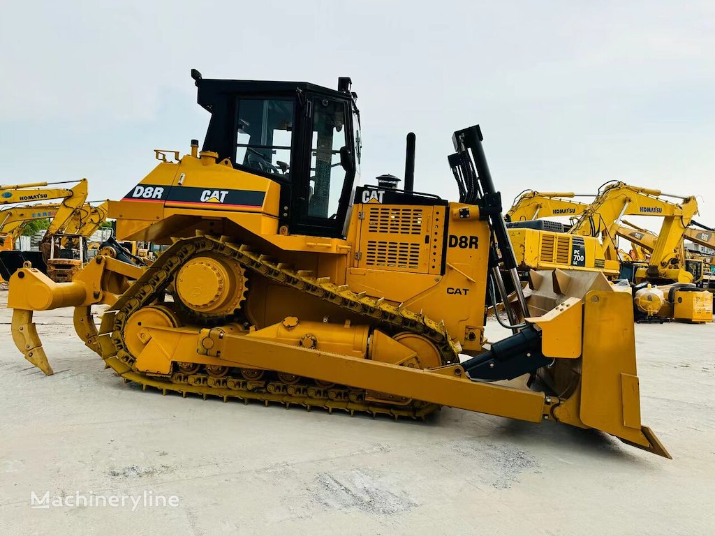 Caterpillar D8R buldožer