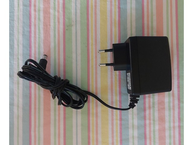 Naponski adapter UMEC 12V 2.5A