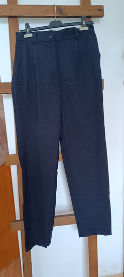 Poslovno elegantne teget pantalone