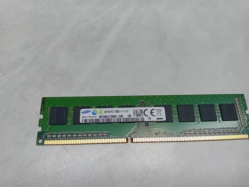 4gb ddr3 samsung 1600mhz ispravna