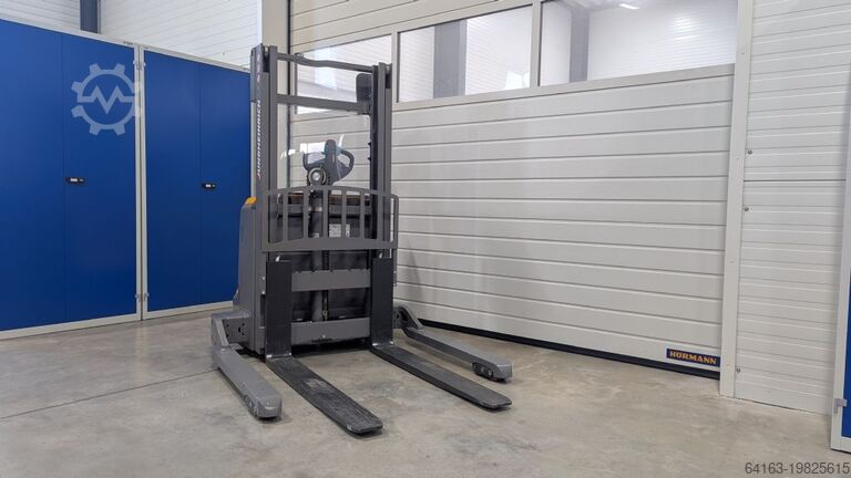 Kamioni sa paletama
Jungheinrich EJC 212b neuwertig