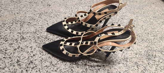 Valentino sandale snizene na 3.000 %%%%